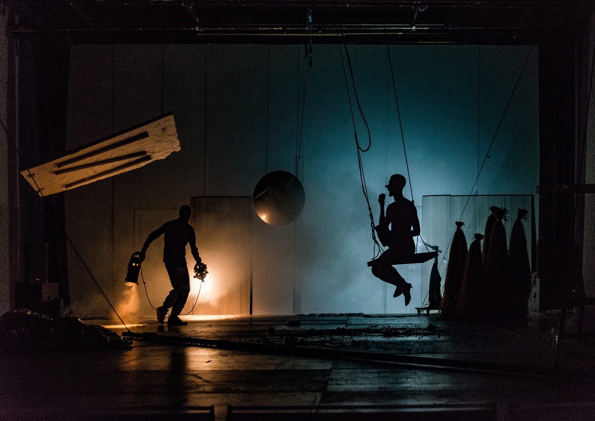 ΔΗΜΟΤΙΚΟ ΘΕΑΤΡΟ ΠΕΙΡΑΙΑ - ΚΕΝΤΡΙΚΗ ΣΚΗΝΗ/ ΤΙΤΑΝΕΣ