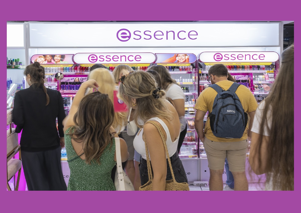 Το Hondos Center στην Ερμού ντύθηκε στα χρώματα της Essence - City Life 24